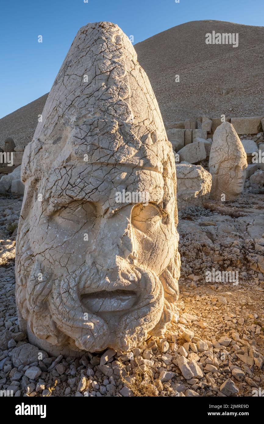 Antique statues at sunrise on Nemrut mountain in Turkey Stock Photo - Alamy