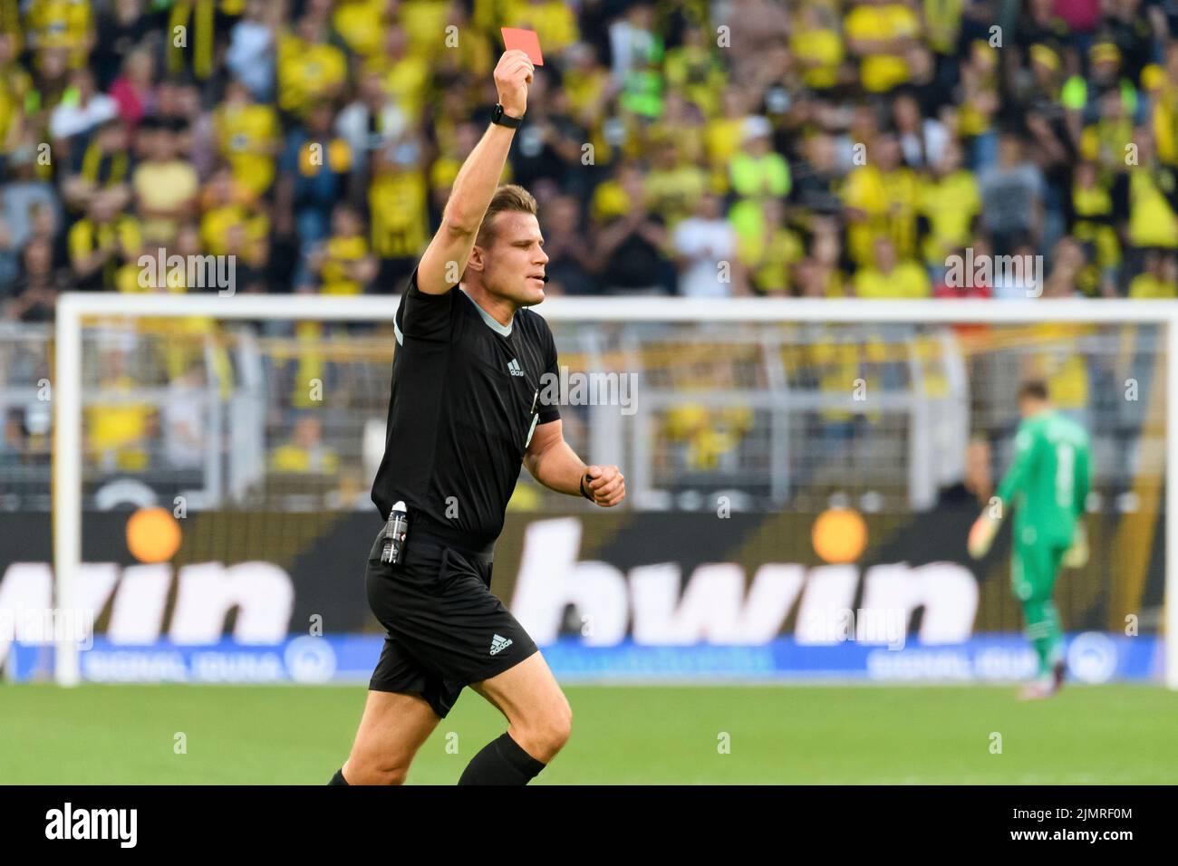 Achieved judge Felix BRYCH shows goalwart Lukas HRADECKY (not in the ...