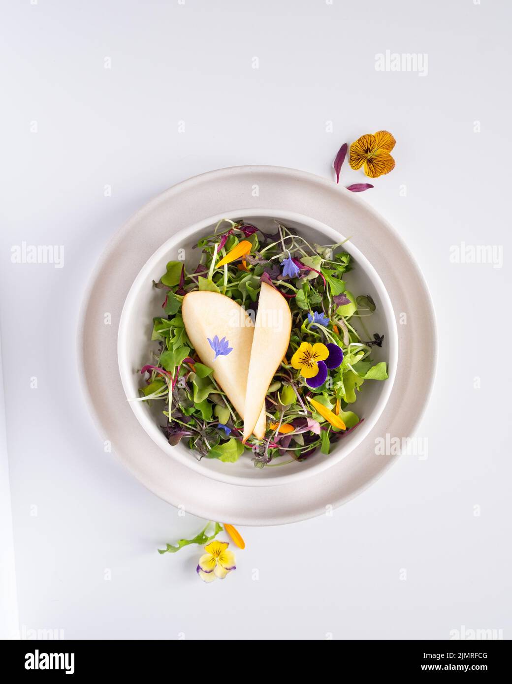 Viola viola edible hi-res stock photography and images - Alamy