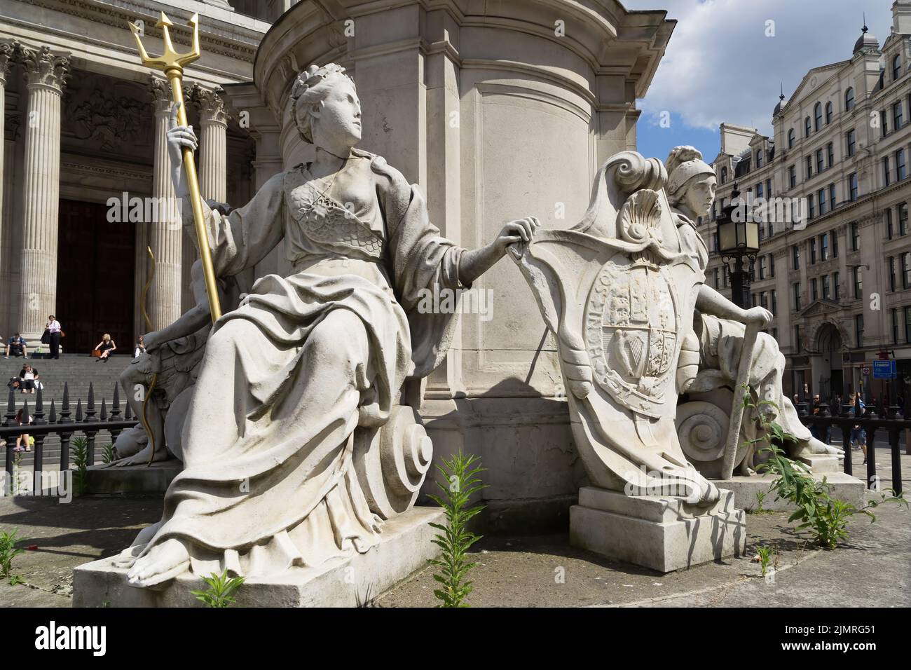 Statue outside St Paul's Cathedral Stock Photo - Alamy