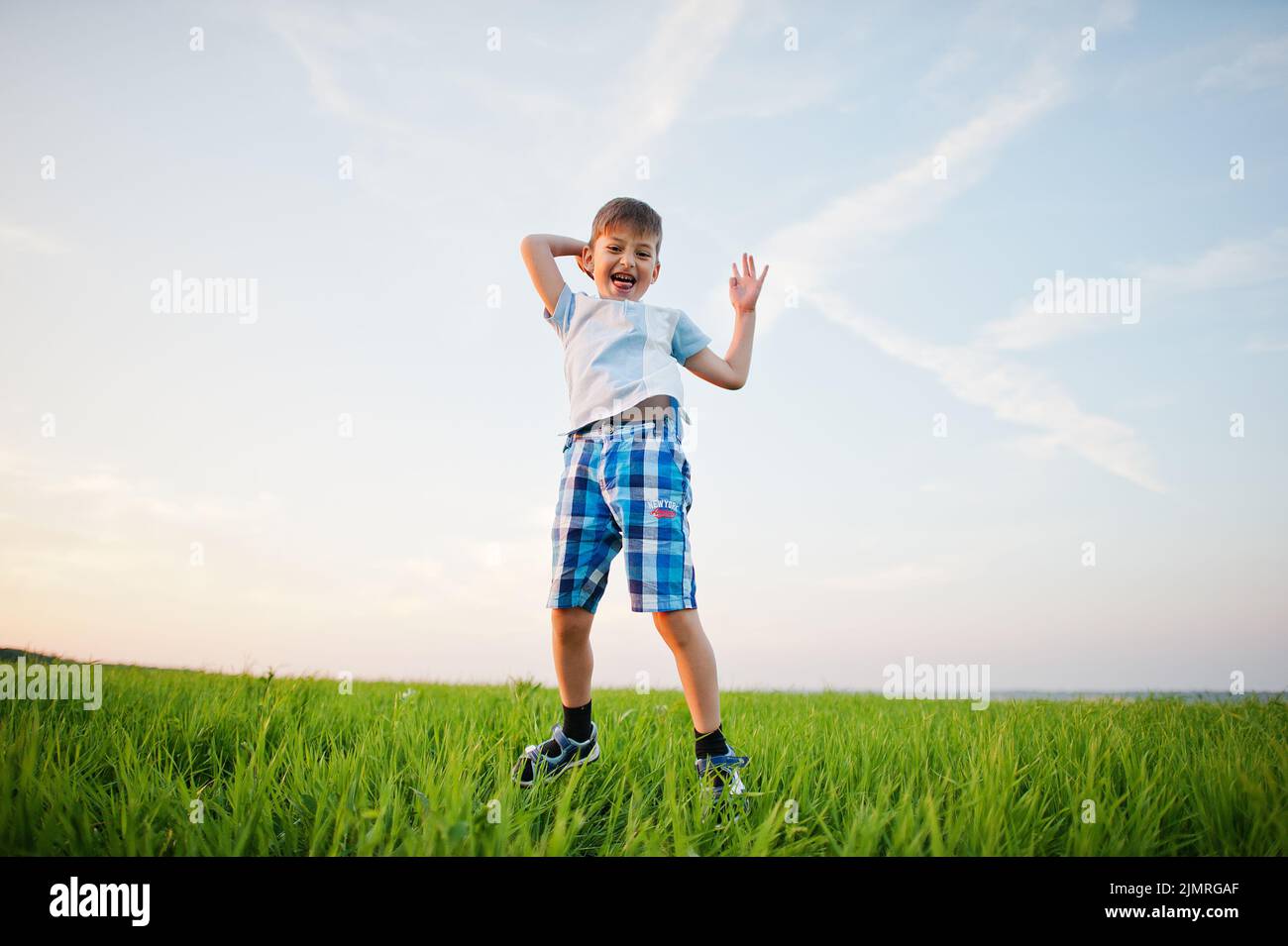 Kid smile in green field hi-res stock photography and images - Alamy