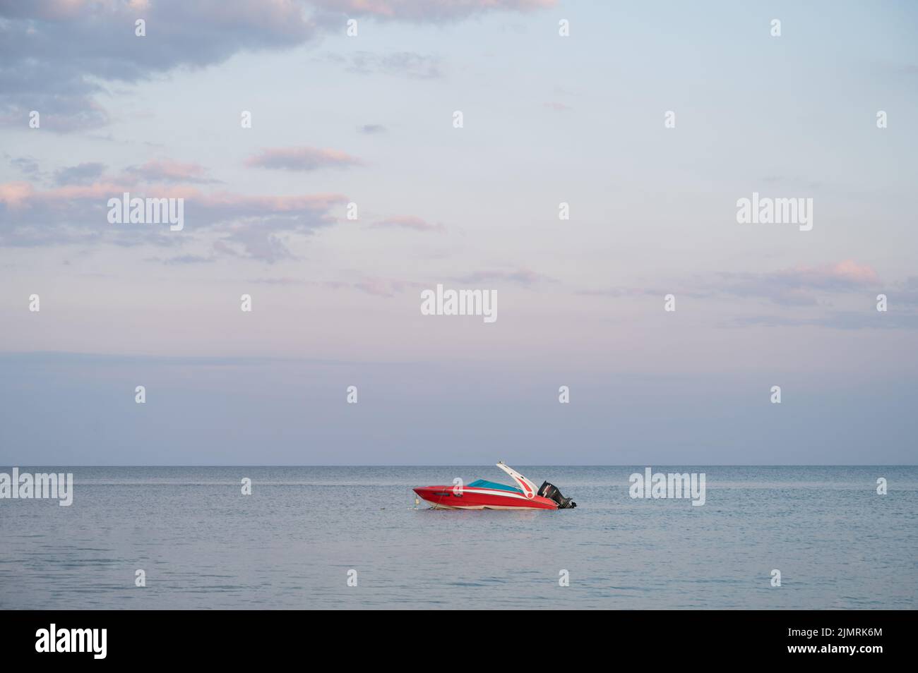 Red motor boat hi-res stock photography and images - Alamy
