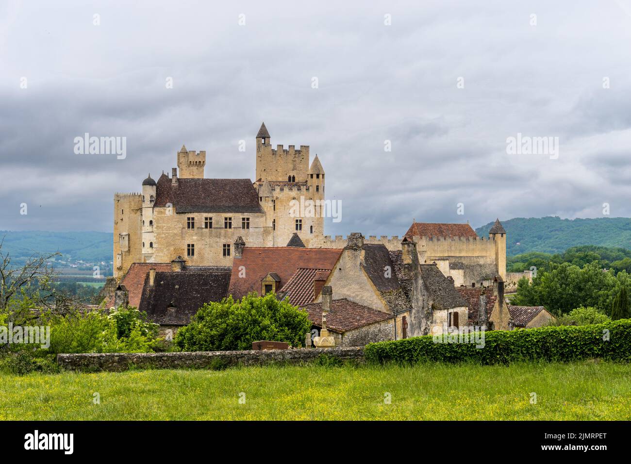 Chateau dordogne sightseeing hi-res stock photography and images - Alamy