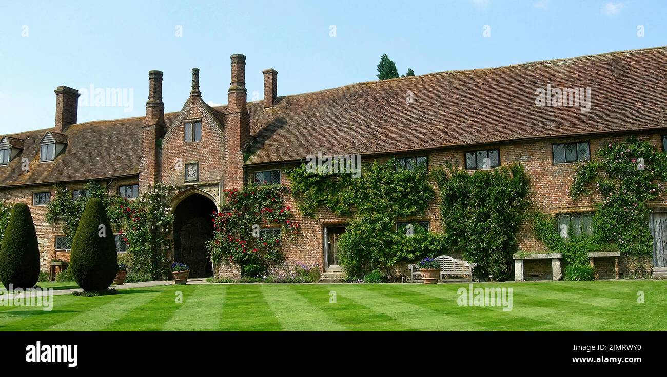 The Elizabethan tower at Sissinghurst in summer, one of the most famous ...
