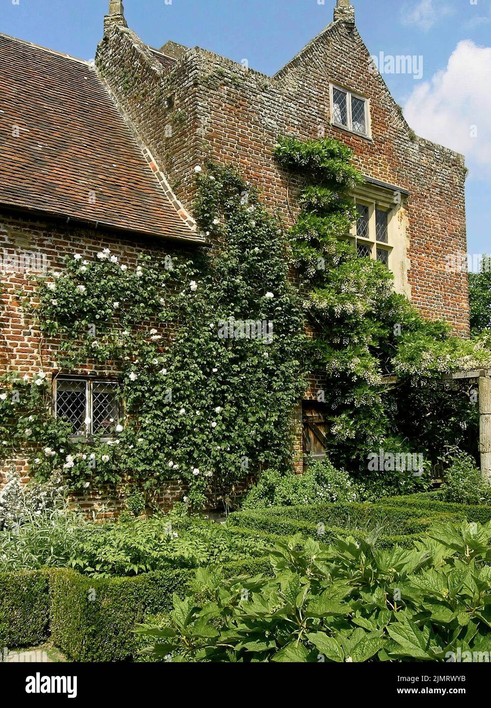 The Elizabethan tower at Sissinghurst in summer, one of the most famous ...