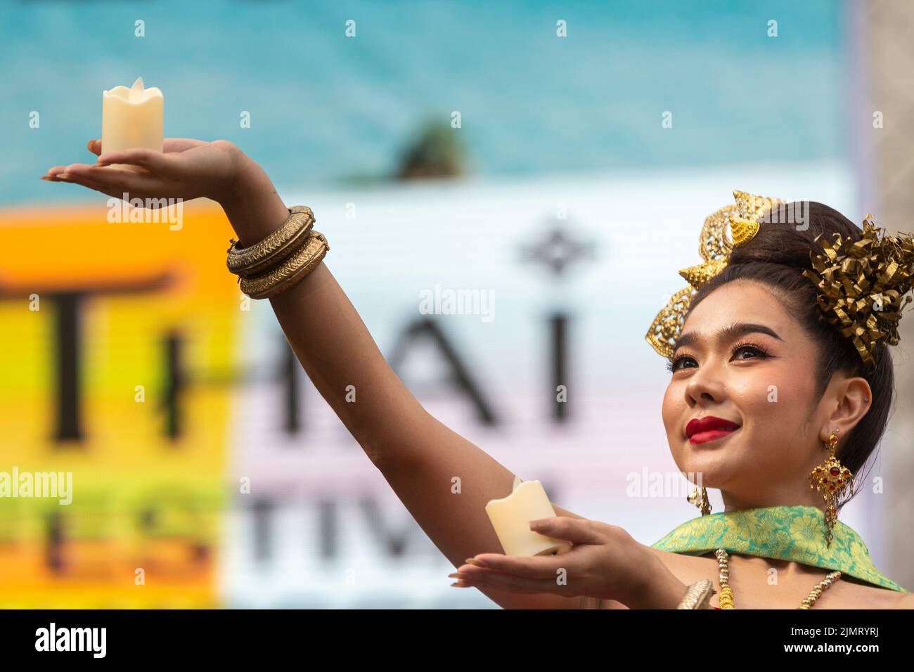 Fawn tian hi-res stock photography and images - Alamy