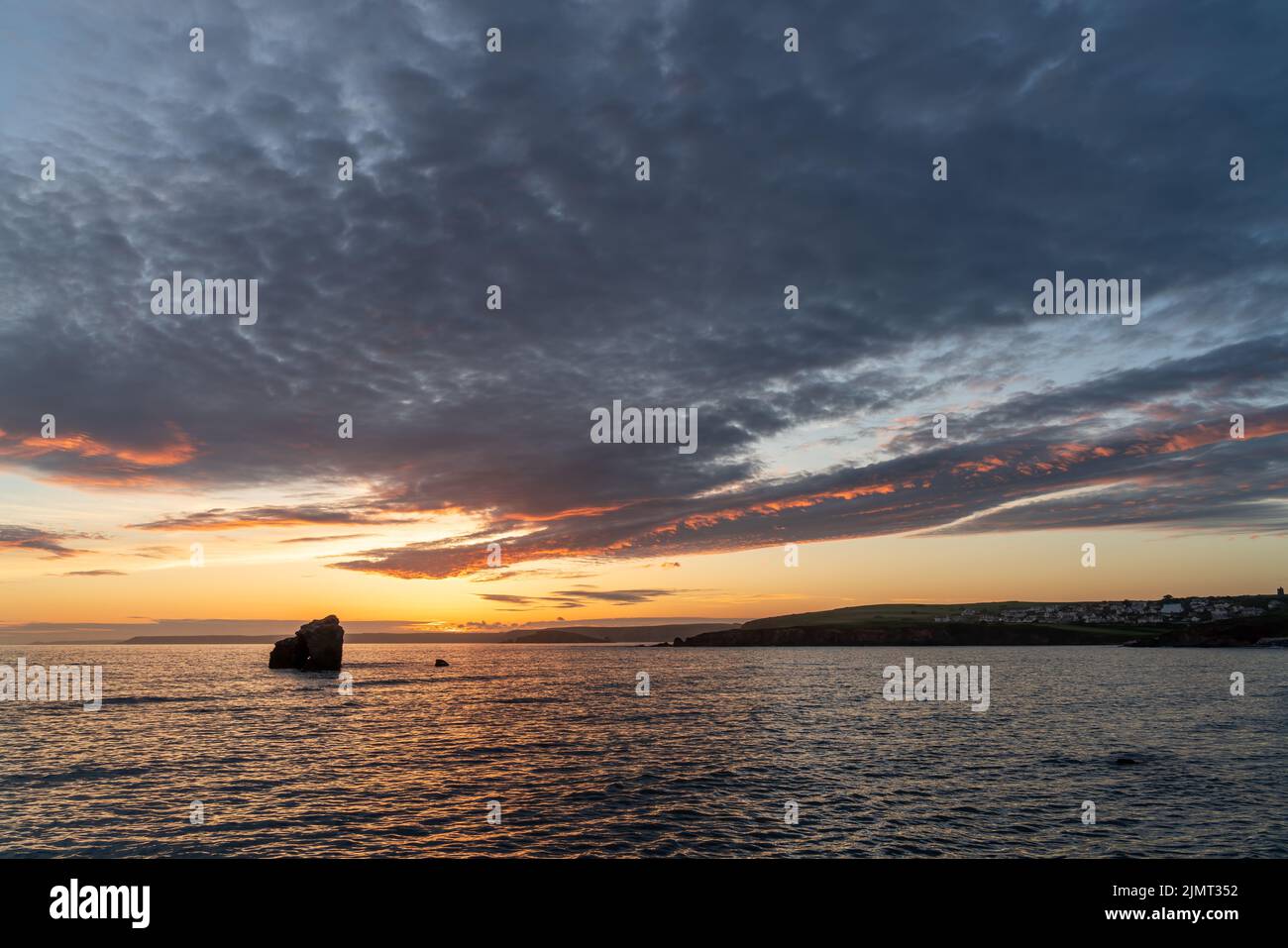 Sunset at Thurlestone Rock, South Milton Sands in Devon Stock Photo - Alamy