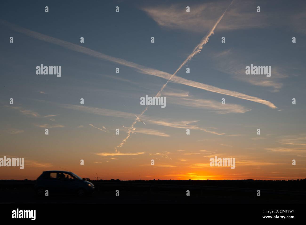 Taplow, Buckinghamshire, UK. 7th August, 2022. Aircraft pollution ...