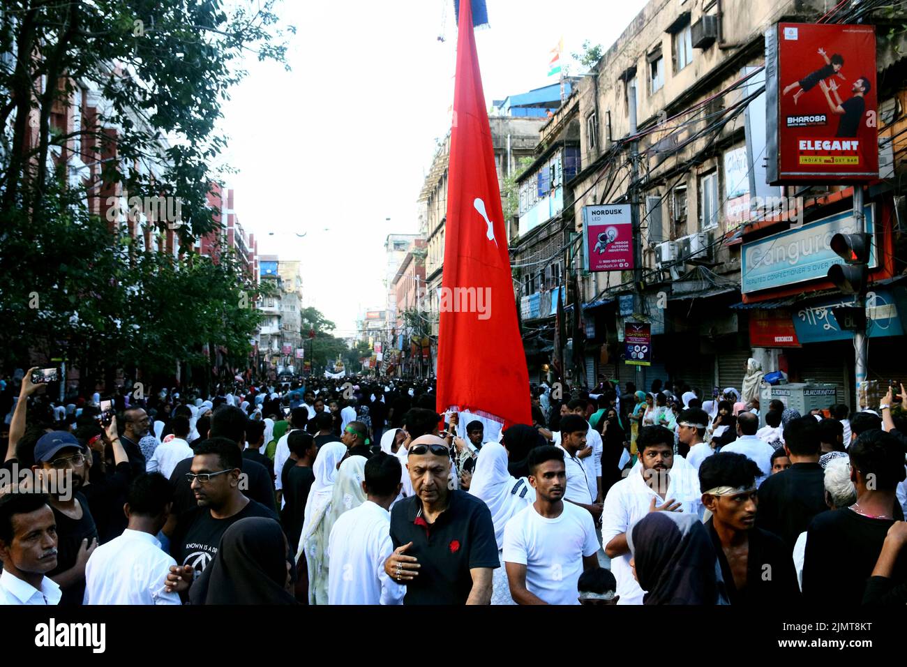 Kolkata, India. 07th Aug, 2022. Shia Muslims participate in a religious ...