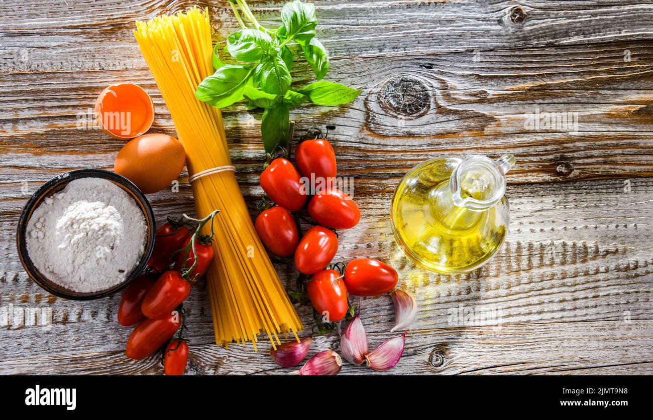 Composition with dried spaghetti Stock Photo - Alamy