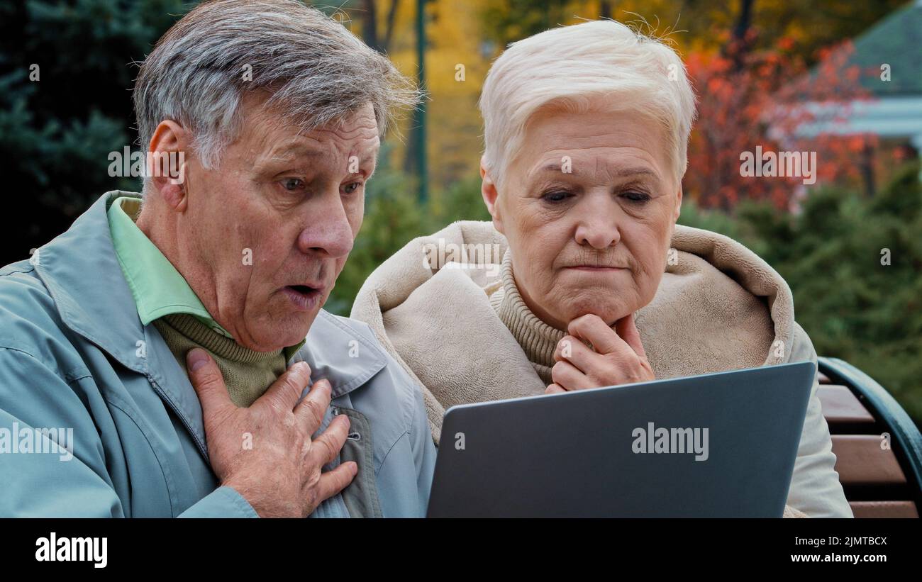 Old man confused computer hi-res stock photography and images - Alamy