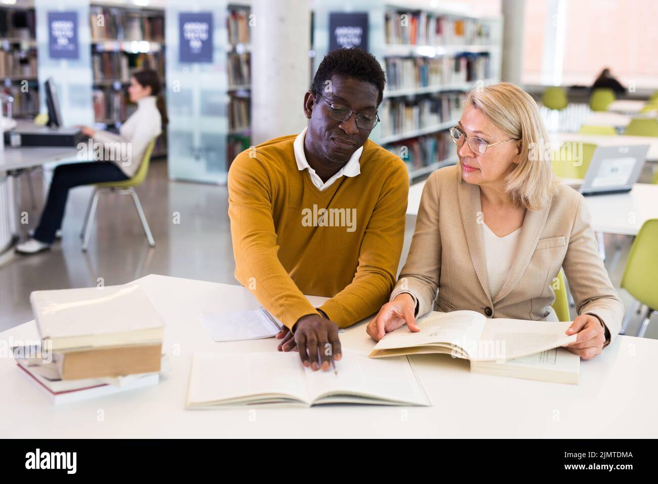 African american students university library hi-res stock photography ...