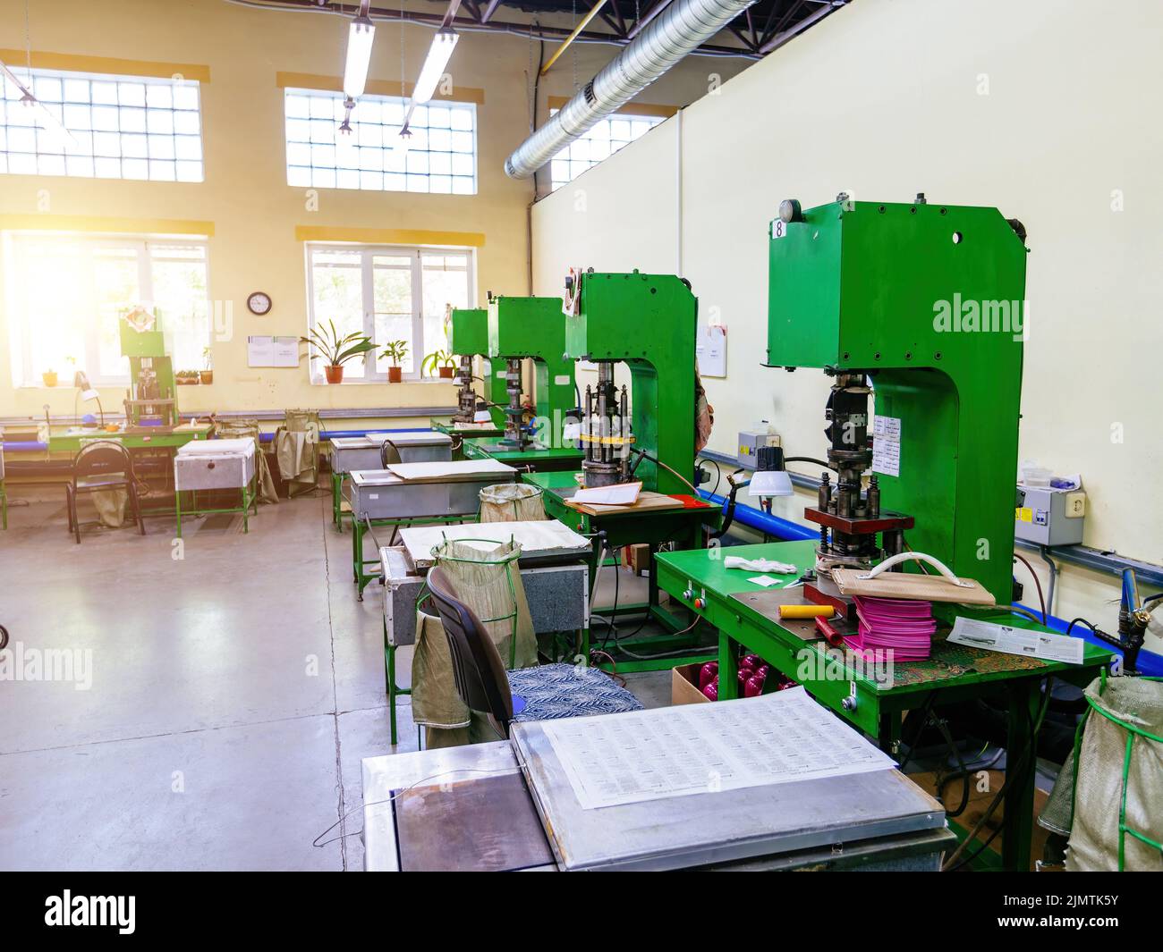 Press form machines hi-res stock photography and images - Alamy