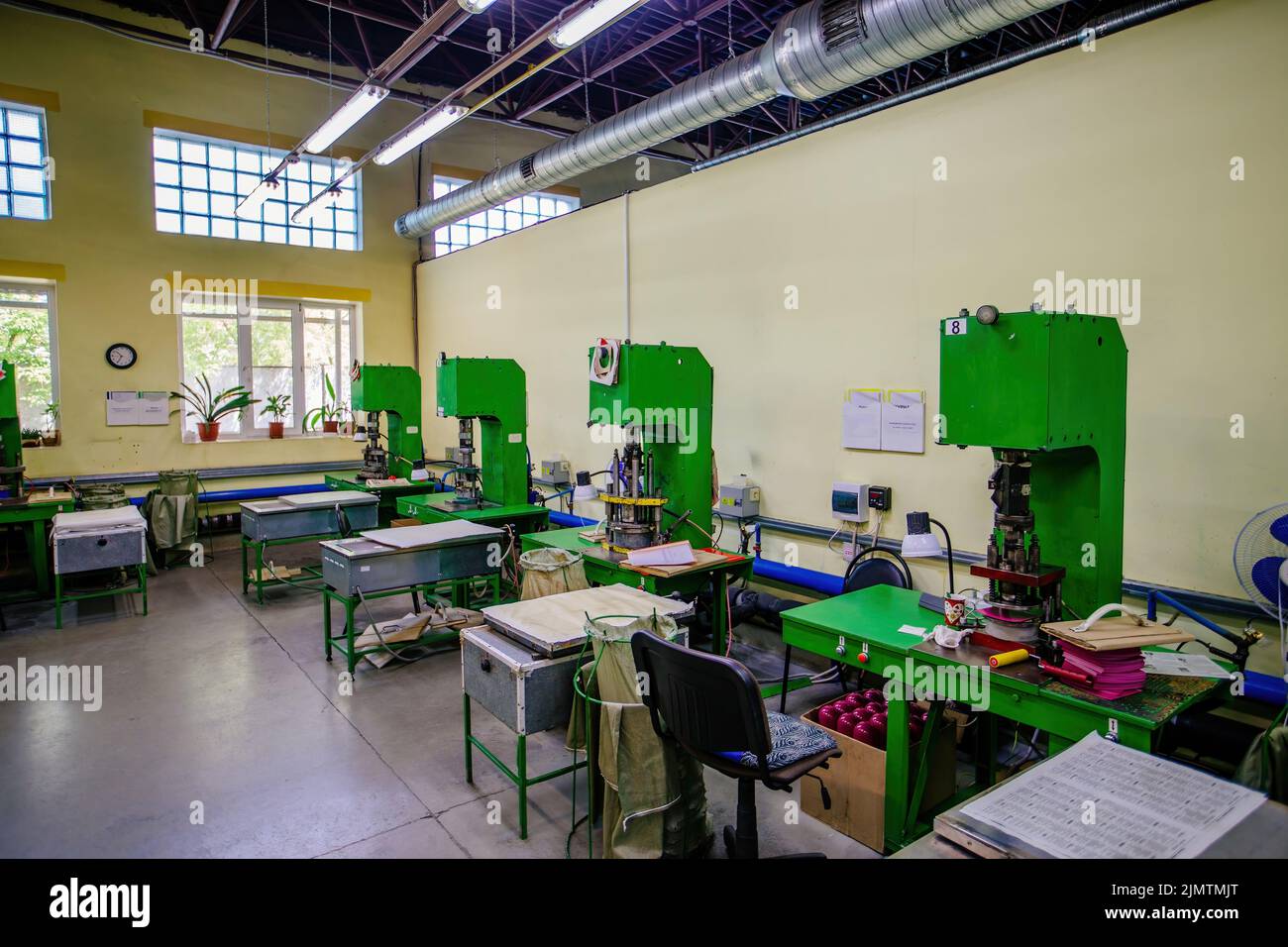 Press form machines hi-res stock photography and images - Alamy