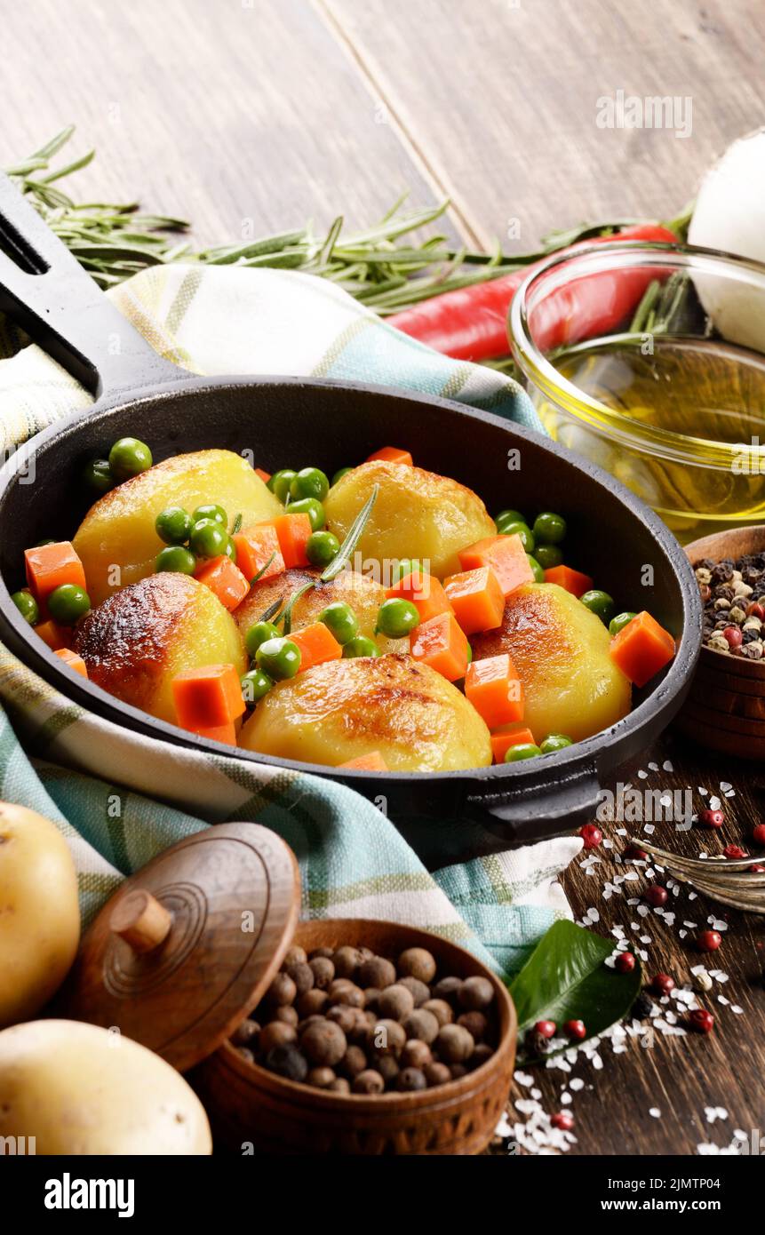 Pan of Boiled and baked potato Stock Photo - Alamy