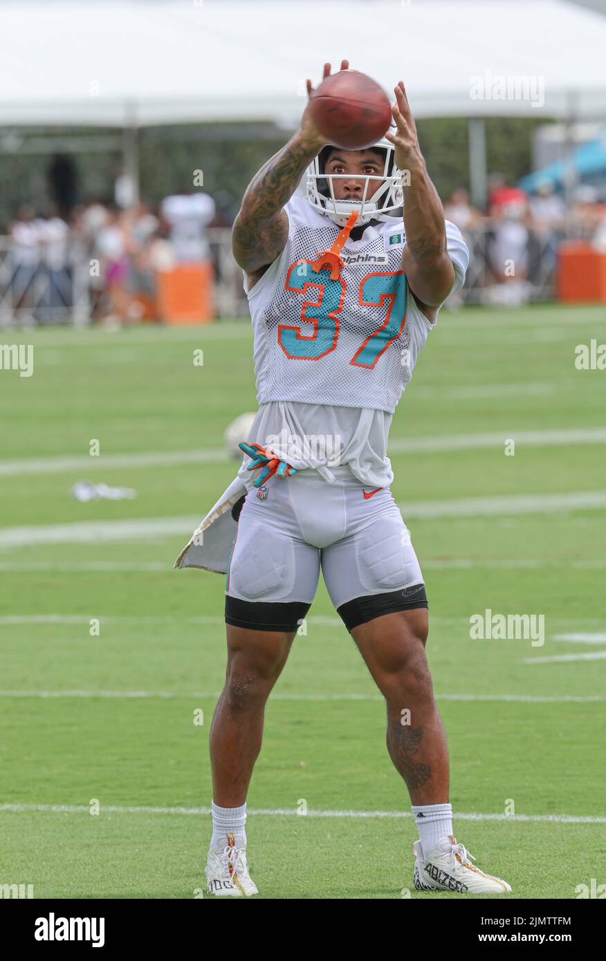 Miami. FL USA; Running back Myles Gaskin (37) catches a ball during ...