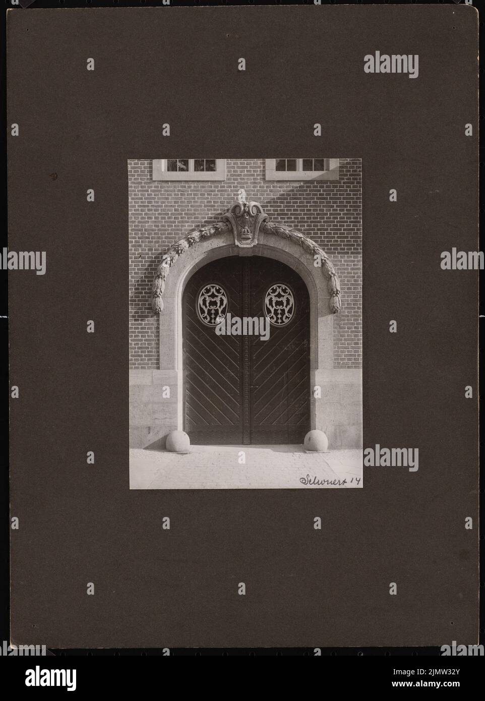 Schonert Erich, Portal (1914): View. Photo on paper on cardboard, 33.9 ...