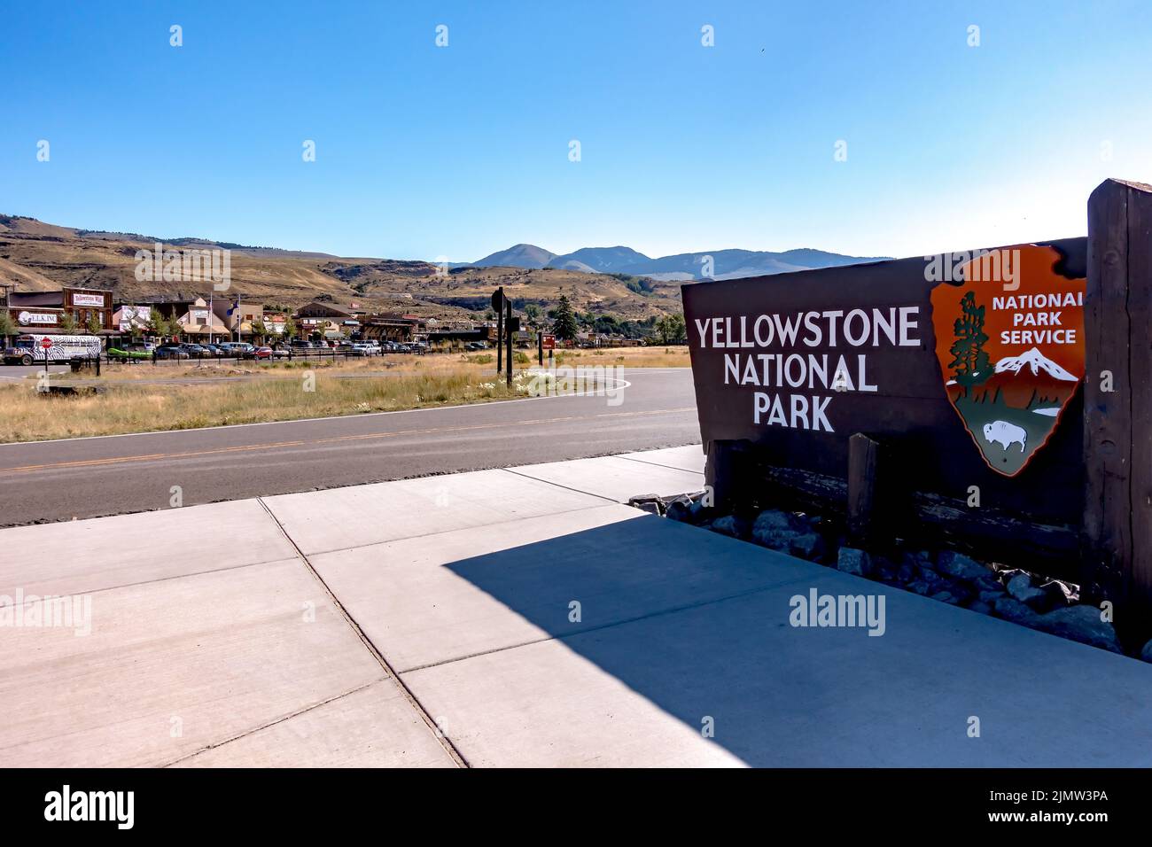 Driving around yellowstone park hi-res stock photography and images - Alamy