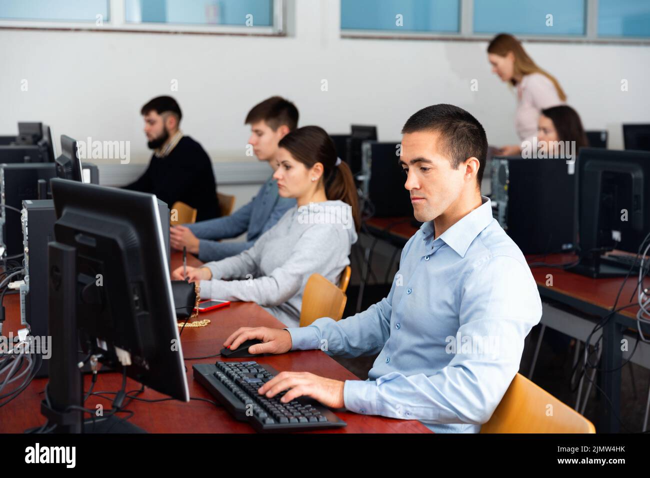 Computer lessons for adults in classroom Stock Photo - Alamy