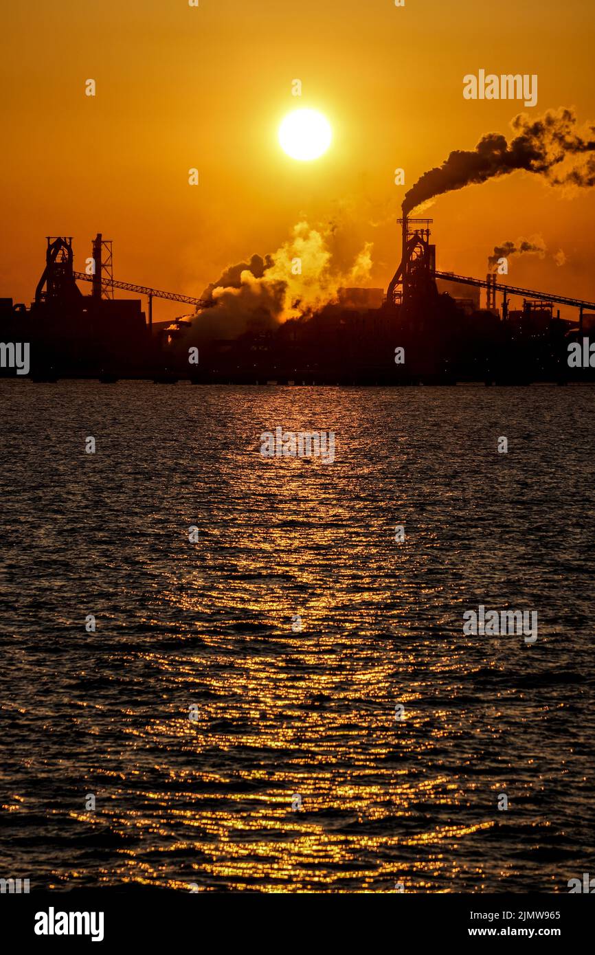 Silhouette and dusk of the Kawasaki industrial zone Stock Photo - Alamy