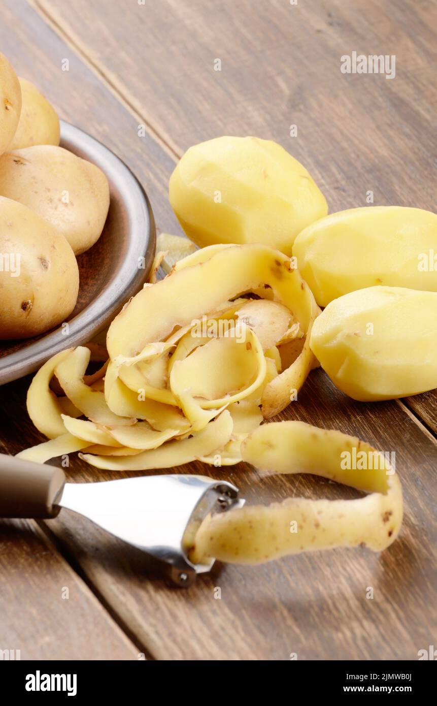 Peel peeling cooking hi-res stock photography and images - Alamy