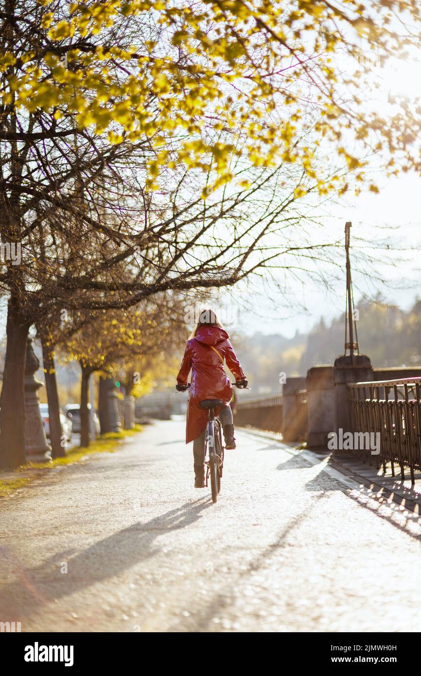 Person red bicycle from behind hi-res stock photography and images - Alamy