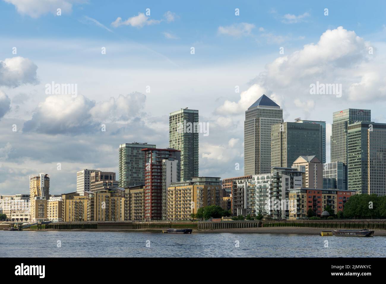 Buildings along the thames hi-res stock photography and images - Alamy