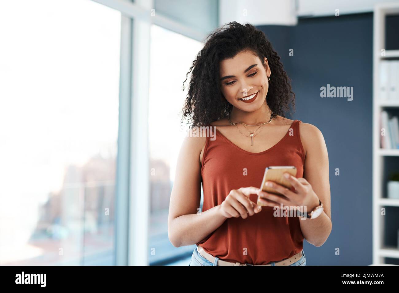 Back of person texting office hi-res stock photography and images - Alamy