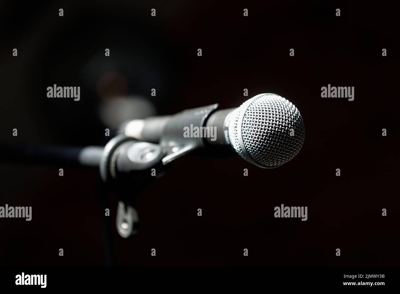 Mic stand hi-res stock photography and images - Alamy