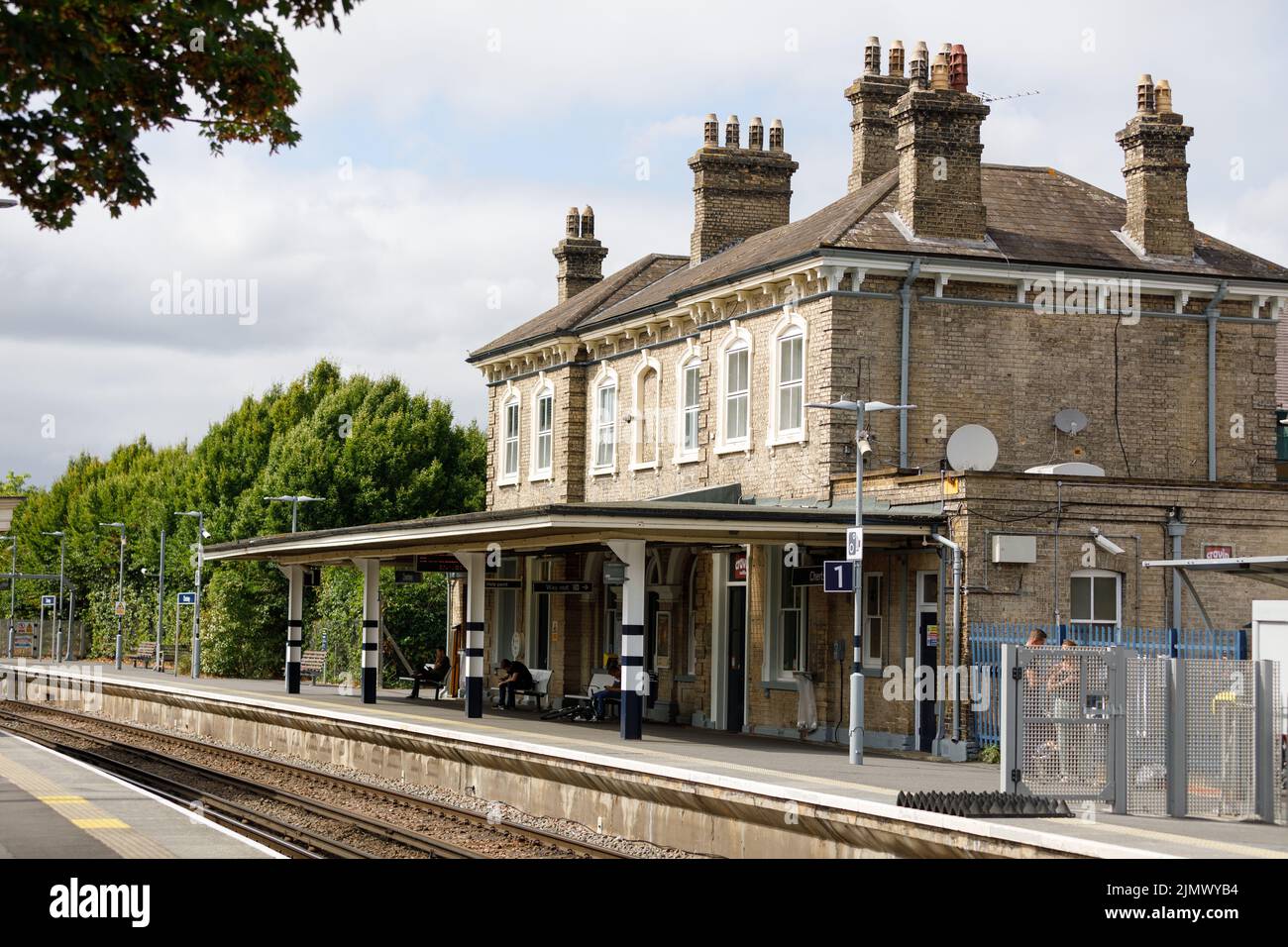 Chertsey railway station hi-res stock photography and images - Alamy