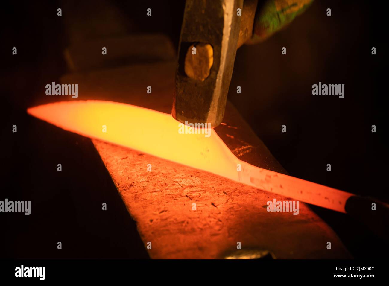 Blacksmith forging knife hi-res stock photography and images - Alamy