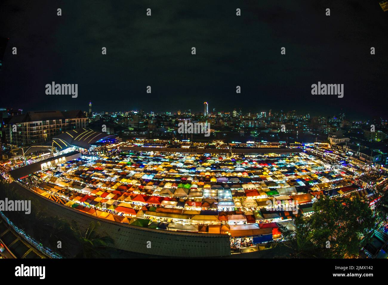 The street ratchada shopping mall hi-res stock photography and images ...