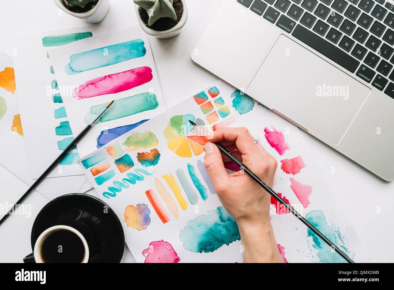 Gardening circle design hand hi-res stock photography and images - Alamy