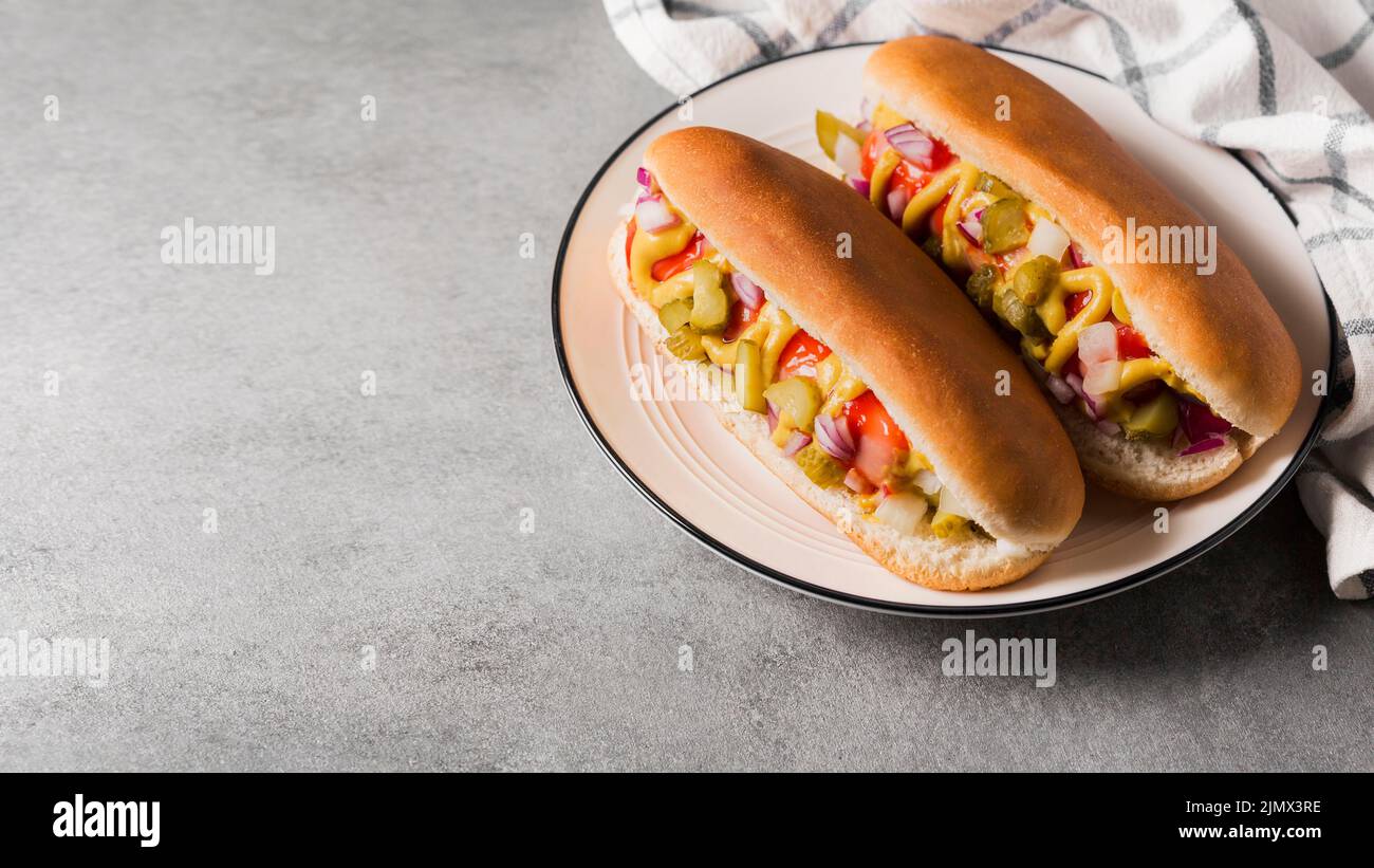 Plate hot dogs mustard hi-res stock photography and images - Alamy