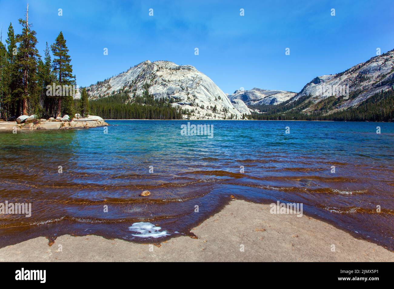 Beautiful road along lake hi-res stock photography and images - Alamy