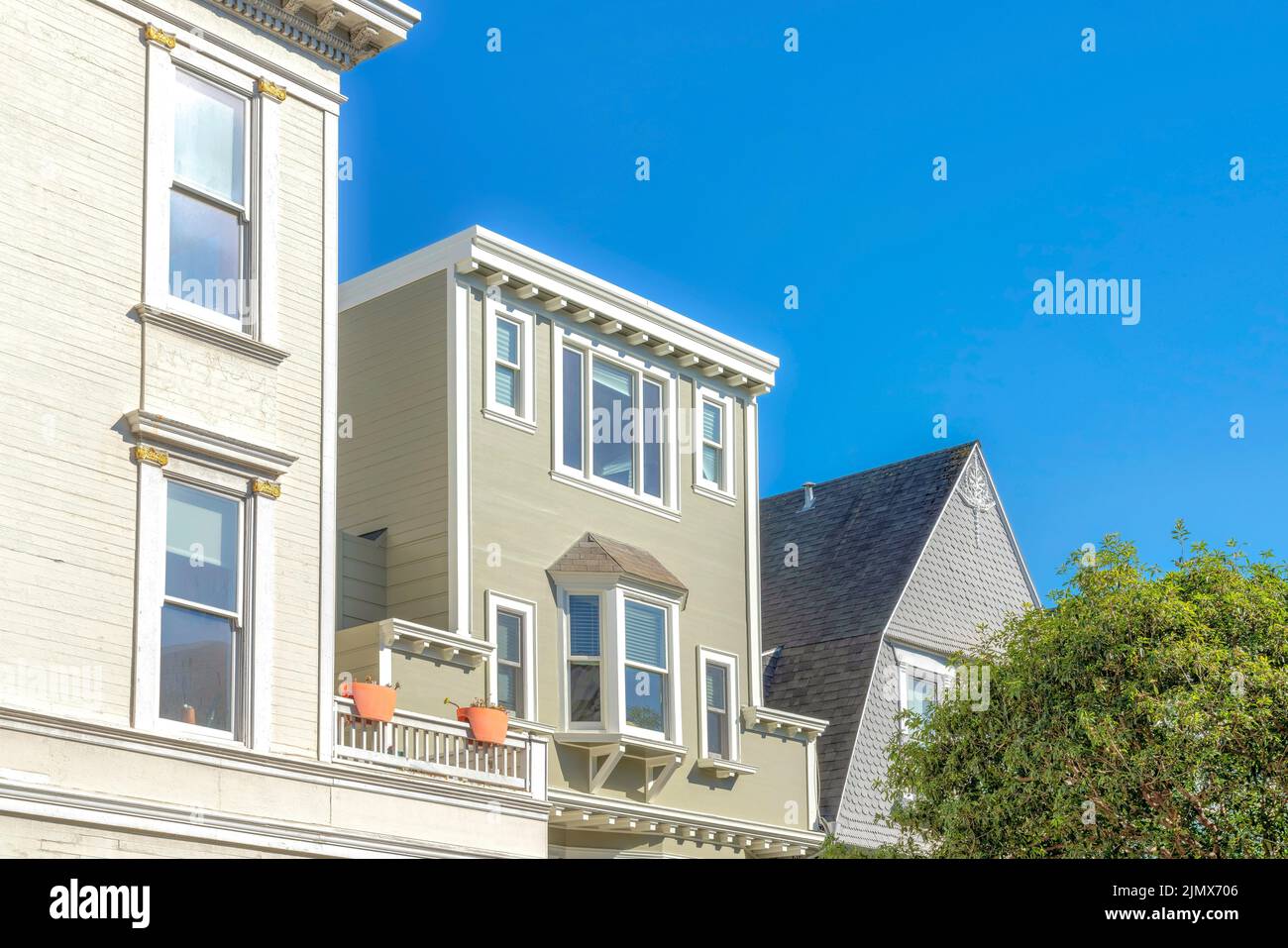 Two storey bay window hi-res stock photography and images - Alamy