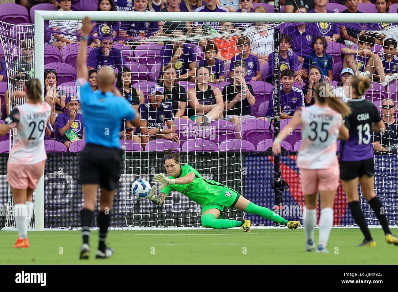 Goalkeeper erin mcleod 1 hi-res stock photography and images - Alamy