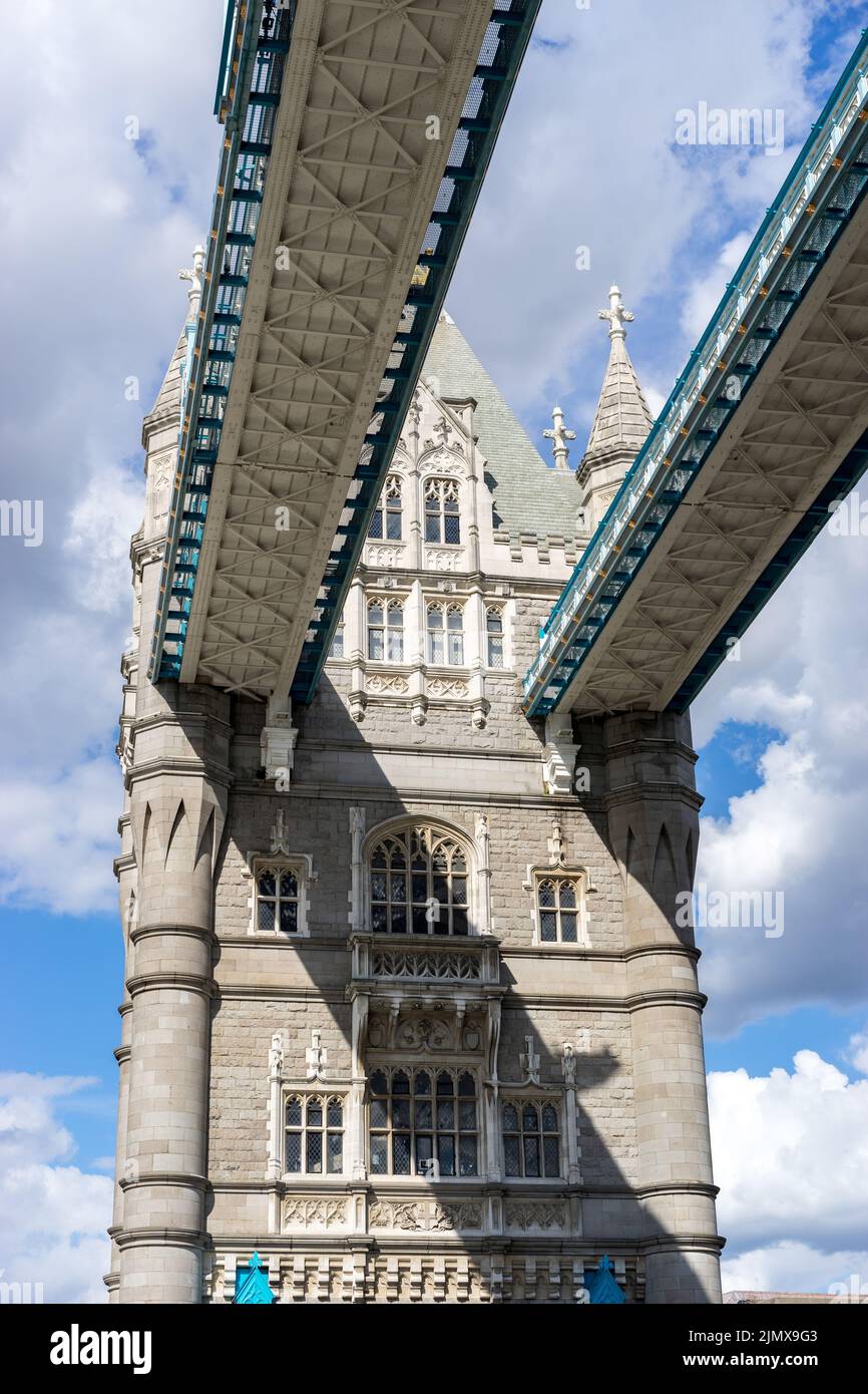 London tower bridge close up hi-res stock photography and images - Alamy