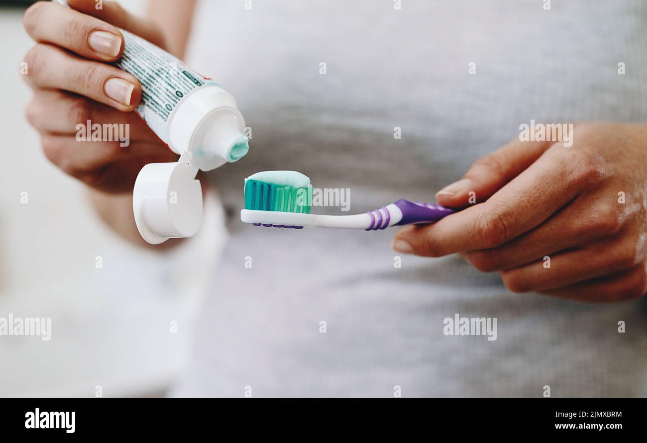 Squeezing toothpaste hi-res stock photography and images - Alamy