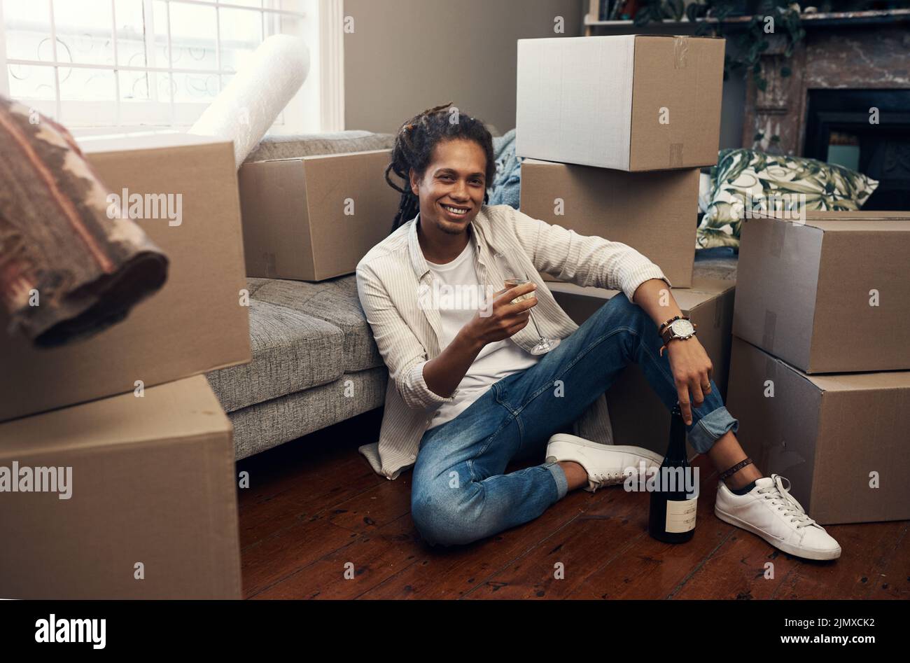 Im celebrating my own success. a handsome young man having champagne to ...