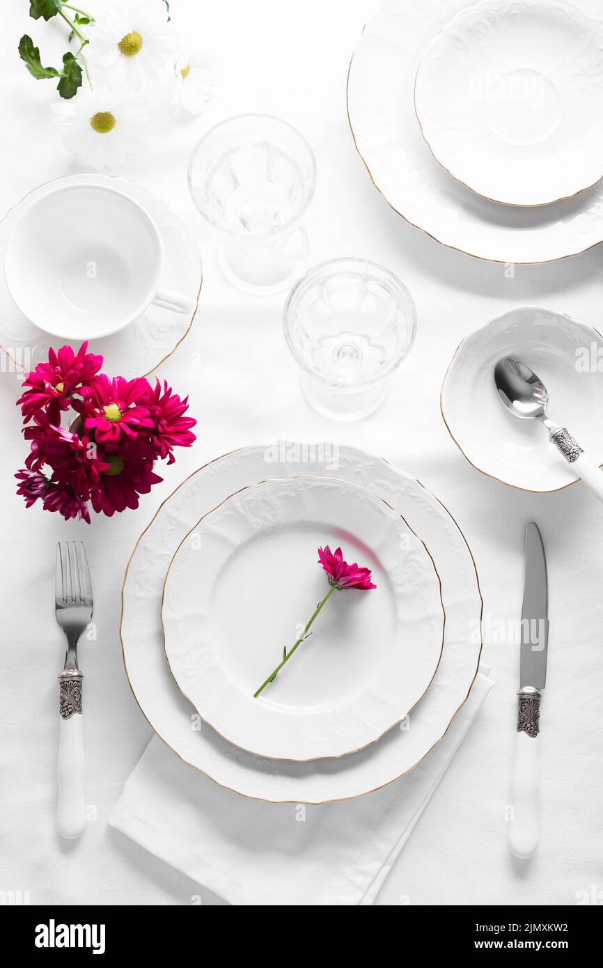 Top view plates arrangement Stock Photo - Alamy