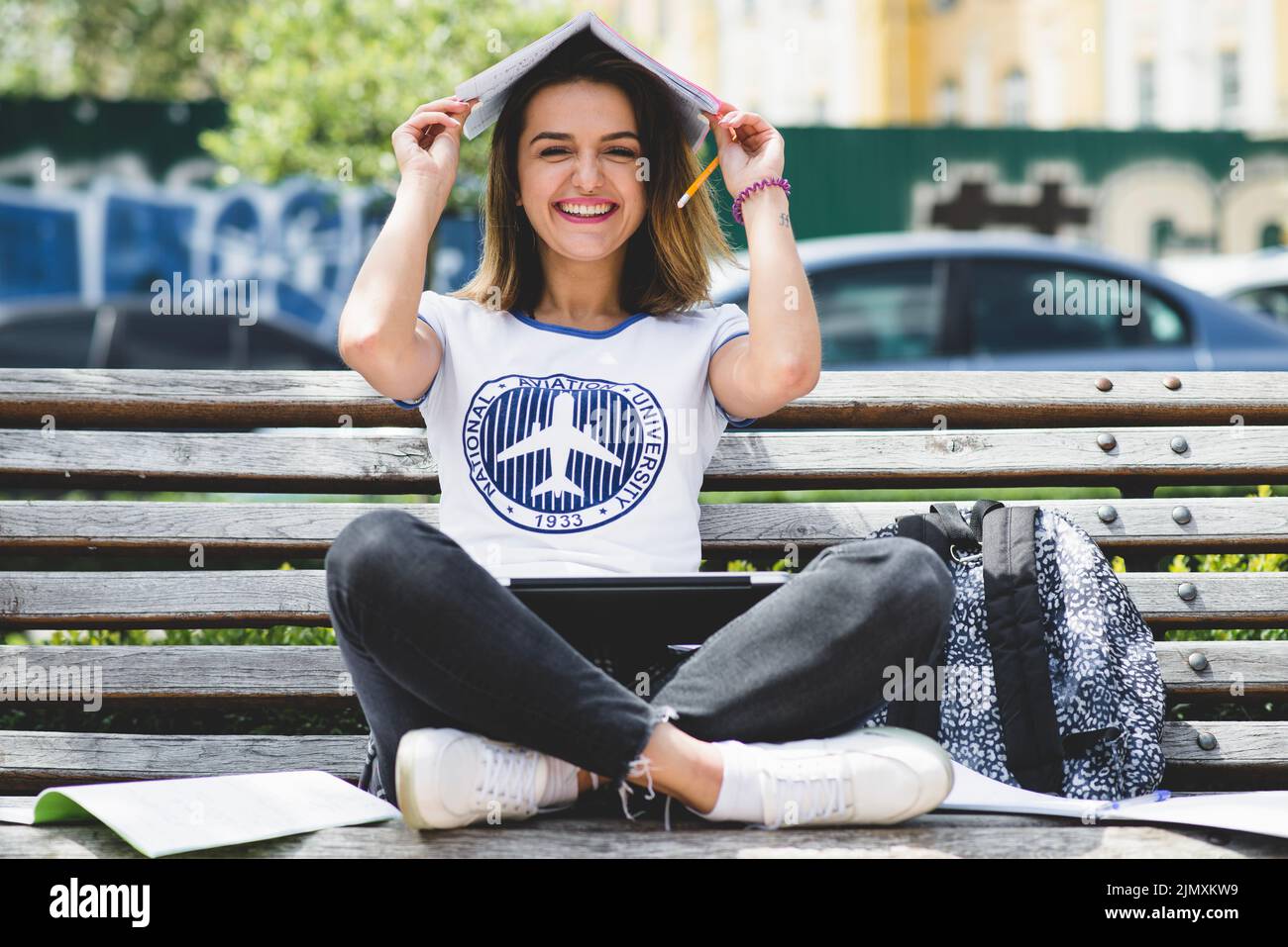 Group of women sitting bench hi-res stock photography and images - Alamy