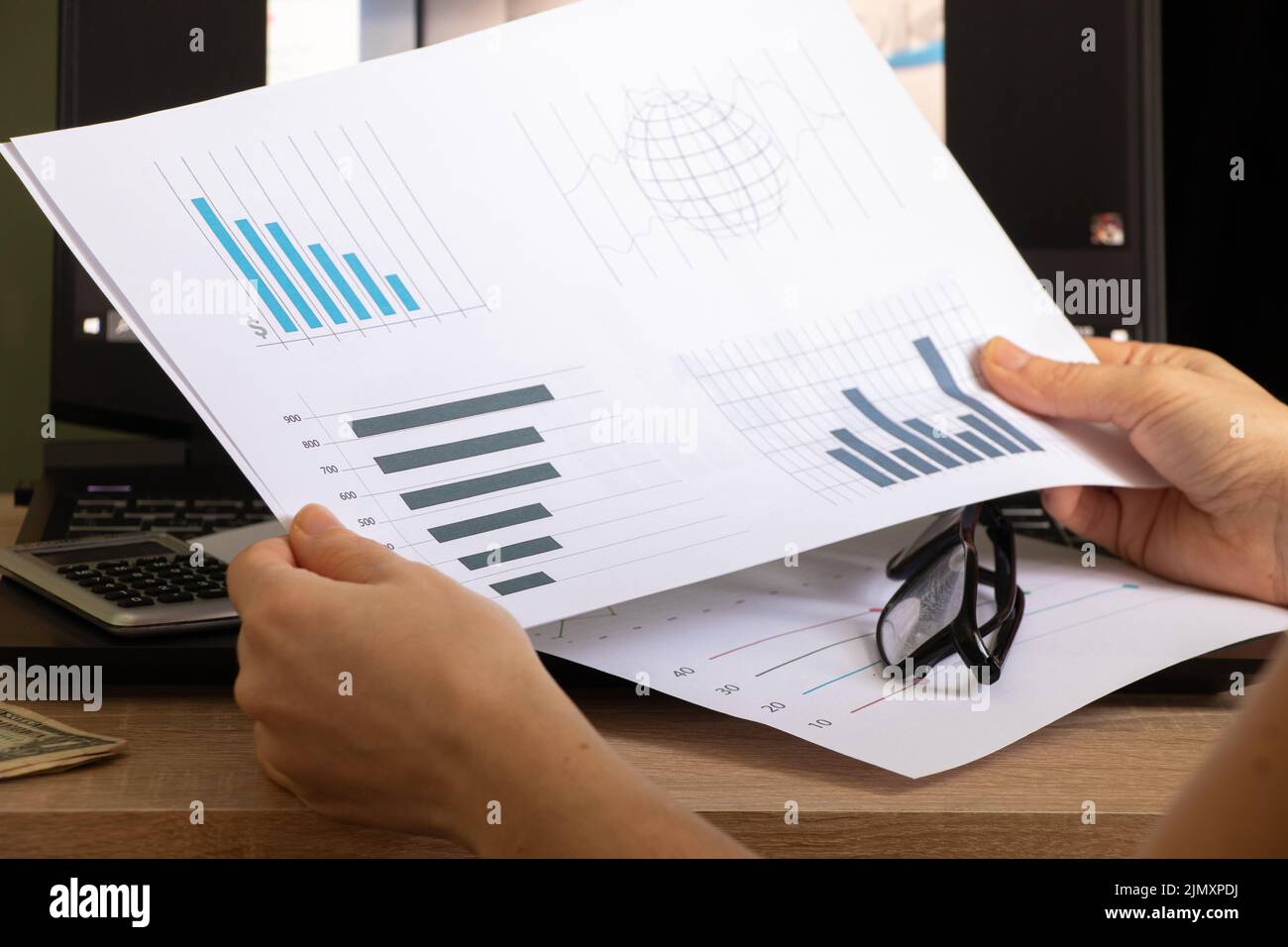 Infographics growth chart hi-res stock photography and images - Alamy
