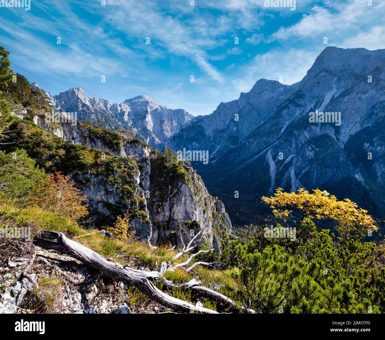 Sunny idyllic colorful autumn alpine scene. Peaceful rocky mountain ...