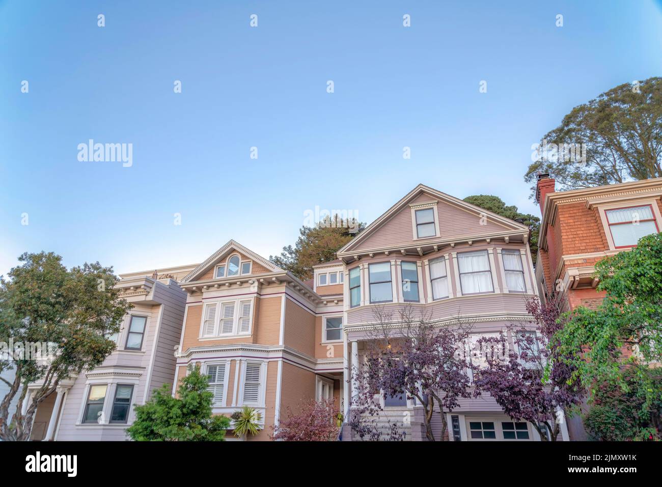 Single-family homes in the suburban neighborhood of San Francisco ...