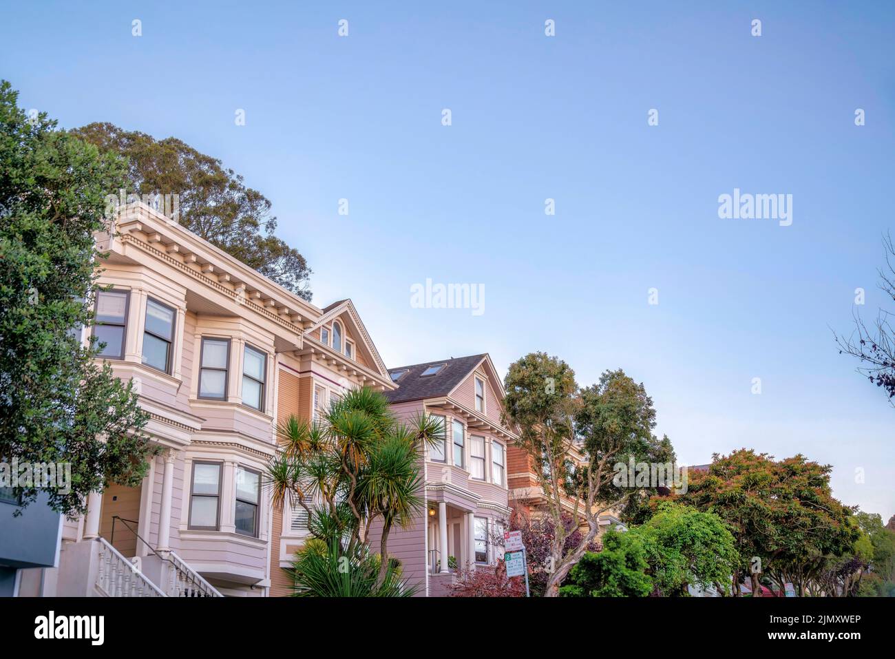 Traditional homes in the suburbs of San Francisco, California. Exterior ...