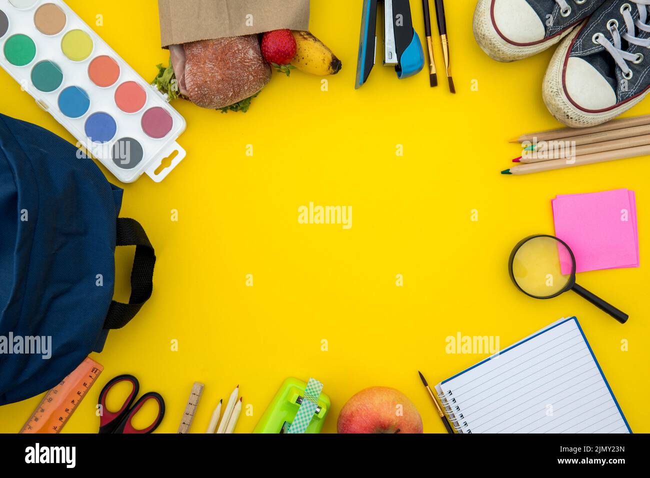 School circle hi-res stock photography and images - Alamy