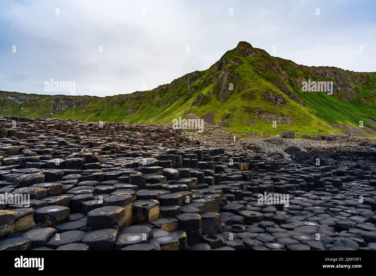 A view of the many volcanic basalt columns of the Giant's Causeway in ...