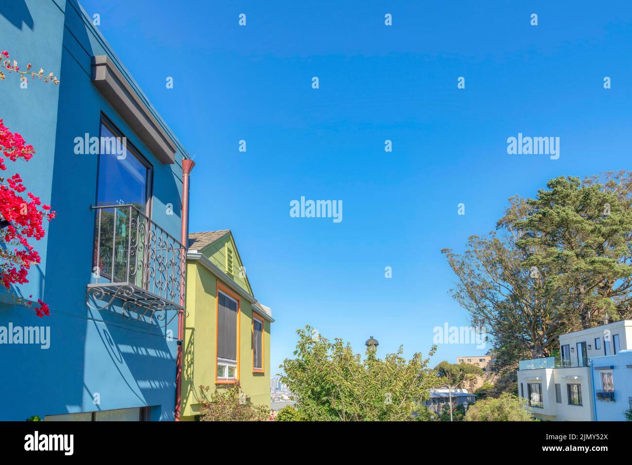 Two rows of houses with trees in the middle in the suburbs of San ...