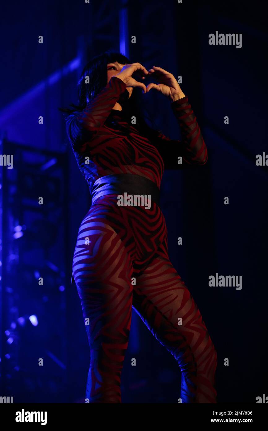 Bassist hands hi-res stock photography and images - Alamy